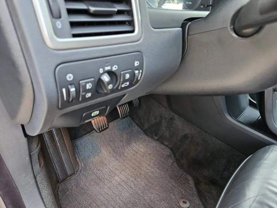 Black Volvo V70 2008 in Jekabpils, with an engine capacity of 2.00 L and mileage of 266 thousand km for 4890 €, photo 15 on AUTOMOTO.COM.LV
