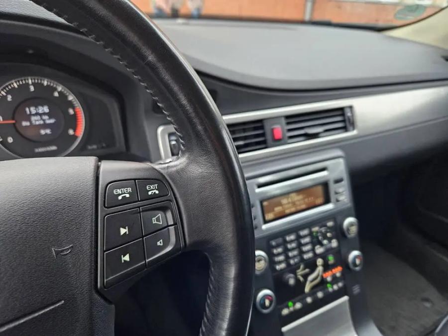 Black Volvo V70 2008 in Jekabpils, with an engine capacity of 2.00 L and mileage of 266 thousand km for 4890 €, photo 16 on AUTOMOTO.COM.LV
