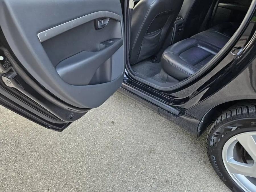 Black Volvo V70 2008 in Jekabpils, with an engine capacity of 2.00 L and mileage of 266 thousand km for 4890 €, photo 17 on AUTOMOTO.COM.LV