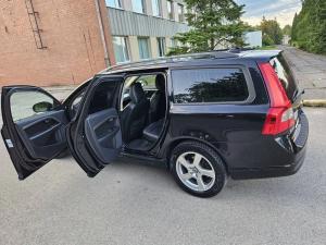 Black Volvo V70 2008 in Jekabpils, with an engine capacity of 2.00 L and mileage of 266 thousand km for 4890 €, photo 19 on AUTOMOTO.COM.LV