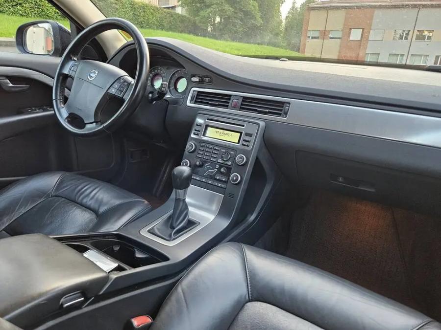 Black Volvo V70 2008 in Jekabpils, with an engine capacity of 2.00 L and mileage of 266 thousand km for 4890 €, photo 21 on AUTOMOTO.COM.LV