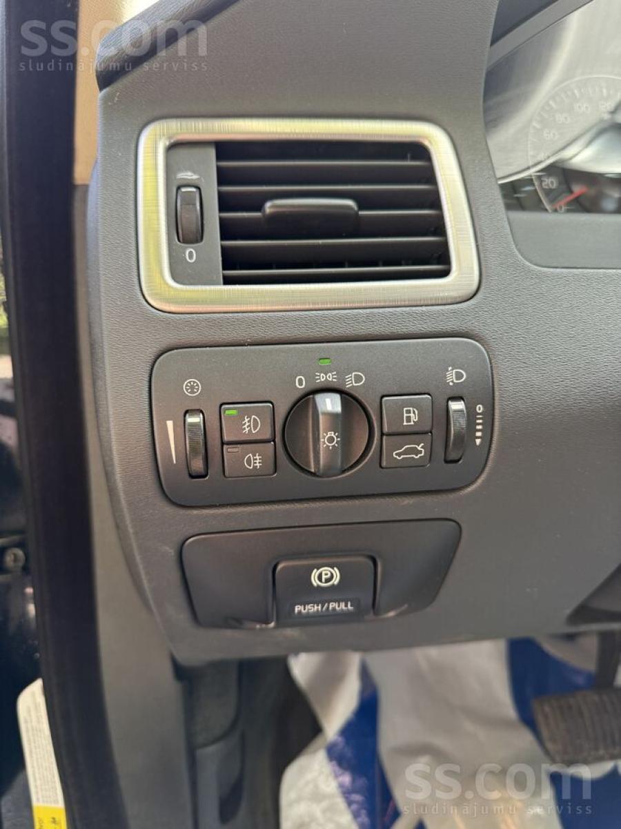 Melns Volvo V70 2008 Rīga, ar dzinēja tilpumu 2.40 L un nobraukumu 309 tūkst. km par 4777 €, foto 9 vietnē AUTOMOTO.COM.LV
