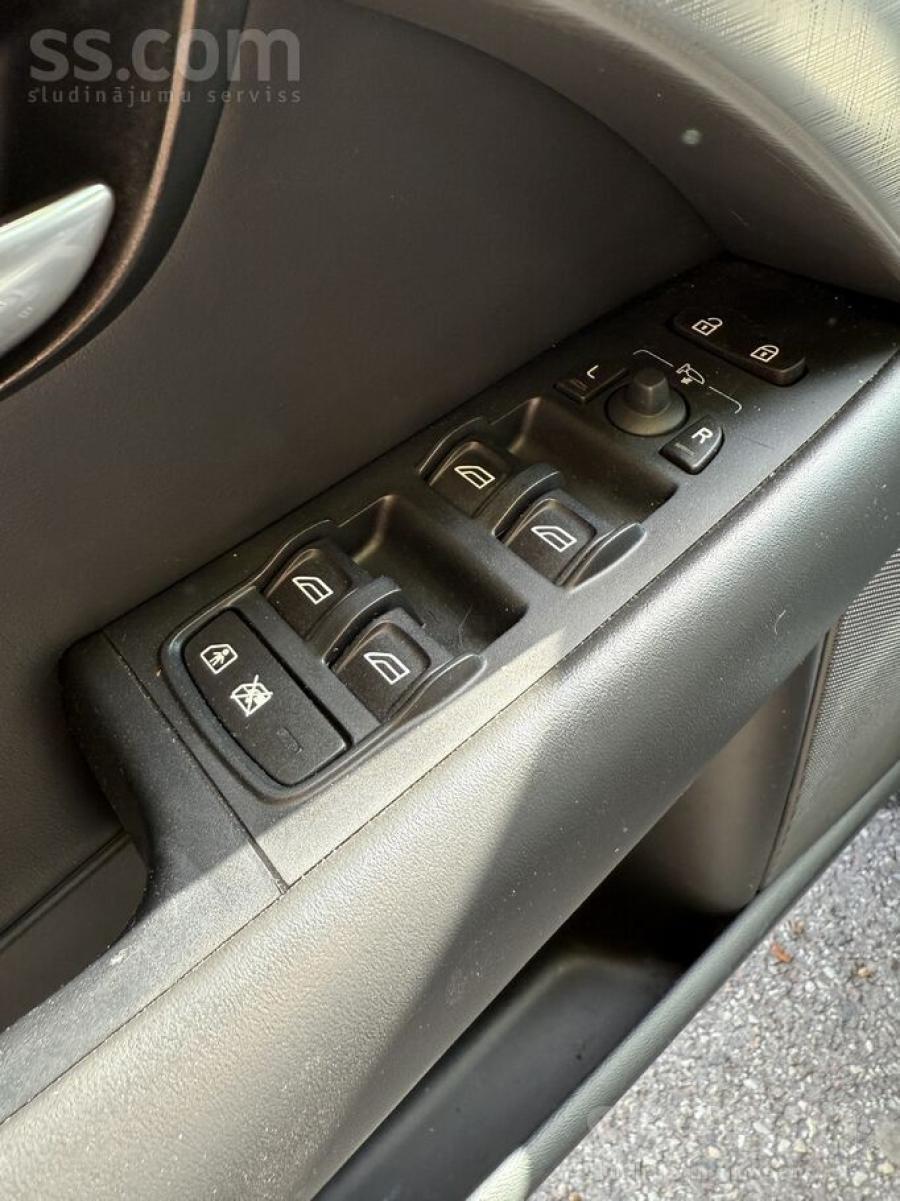 Melns Volvo V70 2008 Rīga, ar dzinēja tilpumu 2.40 L un nobraukumu 309 tūkst. km par 4777 €, foto 16 vietnē AUTOMOTO.COM.LV