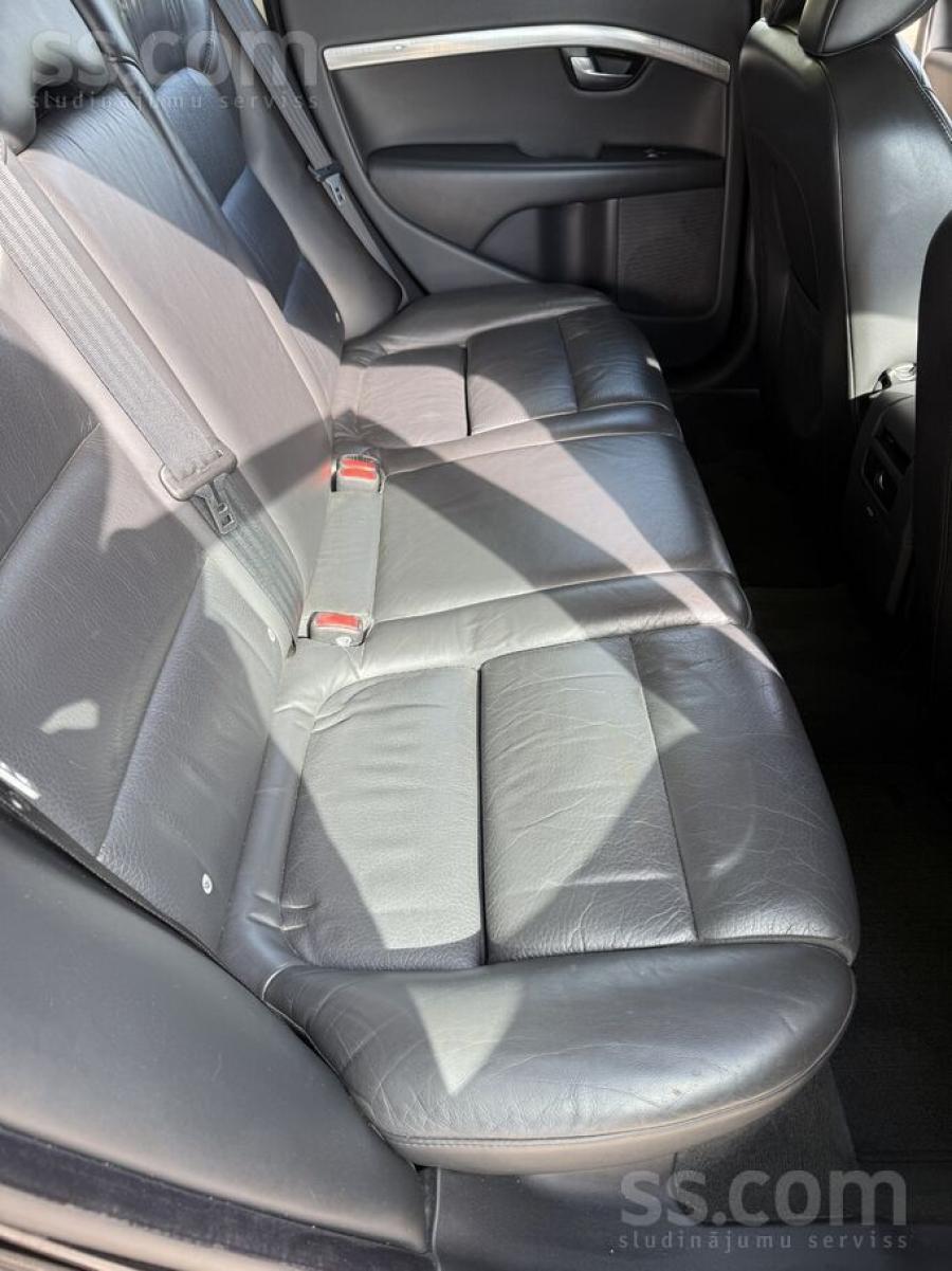 Melns Volvo V70 2008 Rīga, ar dzinēja tilpumu 2.40 L un nobraukumu 309 tūkst. km par 4777 €, foto 23 vietnē AUTOMOTO.COM.LV