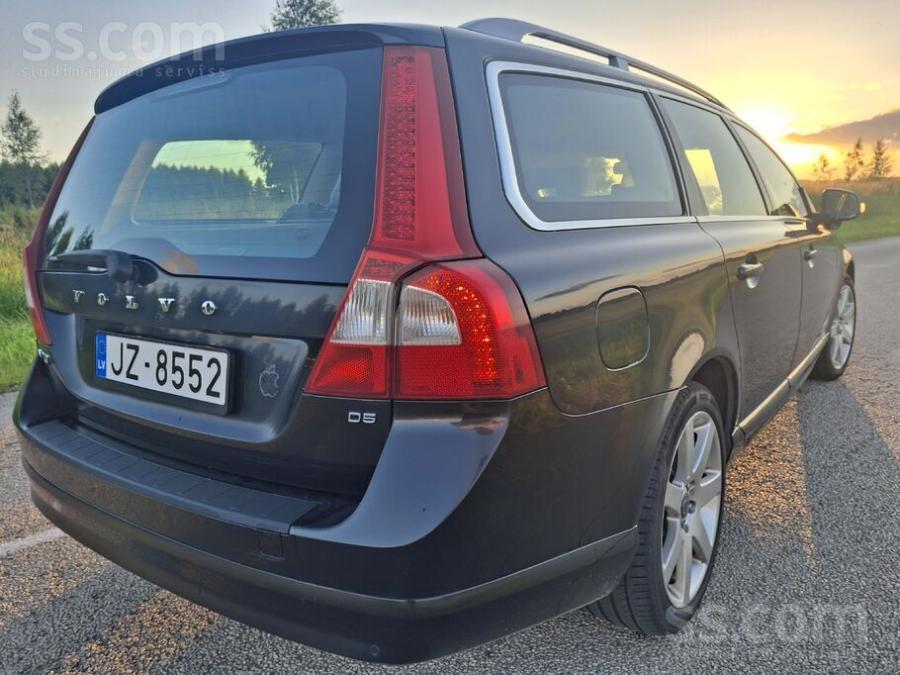 Black Volvo V70 2008 in Rezekne, with an engine capacity of 2.40 L and mileage of 311 thousand km for 4200 €, photo 4 on AUTOMOTO.COM.LV
