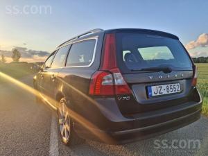 Black Volvo V70 2008 in Rezekne, with an engine capacity of 2.40 L and mileage of 311 thousand km for 4200 €, photo 5 on AUTOMOTO.COM.LV
