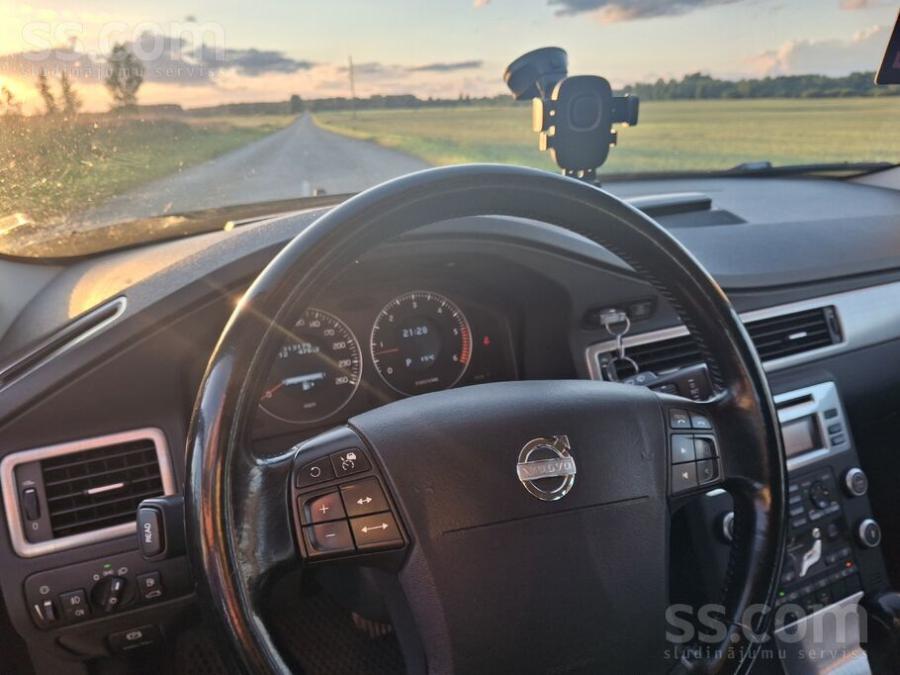 Black Volvo V70 2008 in Rezekne, with an engine capacity of 2.40 L and mileage of 311 thousand km for 4200 €, photo 6 on AUTOMOTO.COM.LV