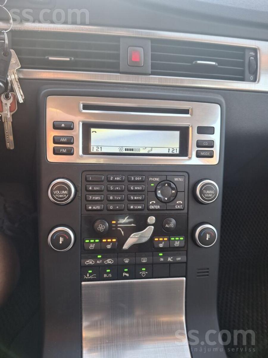 Black Volvo V70 2008 in Rezekne, with an engine capacity of 2.40 L and mileage of 311 thousand km for 4200 €, photo 7 on AUTOMOTO.COM.LV