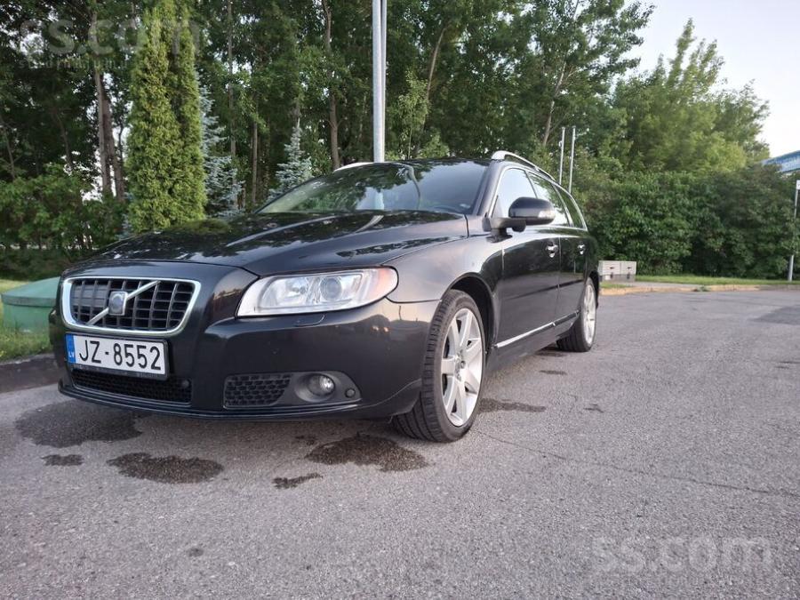 Черный Вольво В70 2008 в Рига, объемом двигателя 2.40 л и пробегом 313 тыс. км за 4000 €, фото 1 на AUTOMOTO.COM.LV