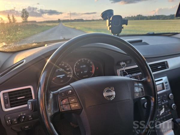 Black Volvo V70 2008 in Riga, with an engine capacity of 2.40 L and mileage of 313 thousand km for 4000 €, photo 4 on AUTOMOTO.COM.LV