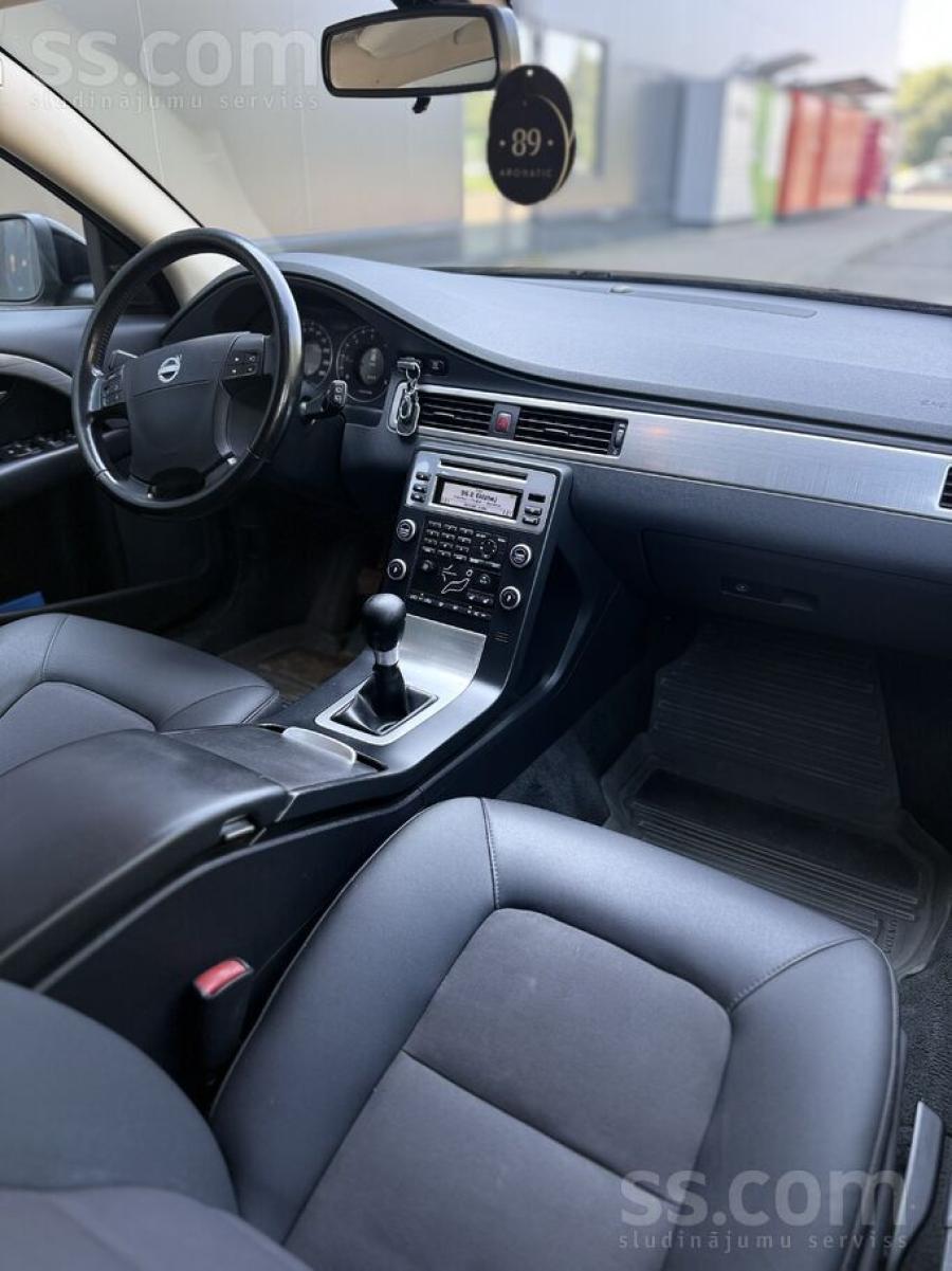 Melns Volvo V70 2008 Rīga, ar dzinēja tilpumu 2.00 L un nobraukumu 304 tūkst. km par 2950 €, foto 7 vietnē AUTOMOTO.COM.LV
