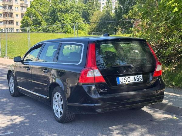 Melns Volvo V70 2008 Viļņa, ar dzinēja tilpumu 3.19 L un nobraukumu 300 tūkst. km par 2150 €, foto 4 vietnē AUTOMOTO.COM.LV