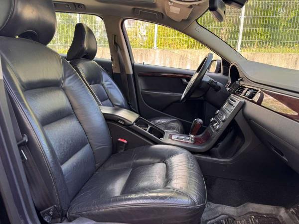 Melns Volvo V70 2008 Viļņa, ar dzinēja tilpumu 3.19 L un nobraukumu 300 tūkst. km par 2150 €, foto 8 vietnē AUTOMOTO.COM.LV