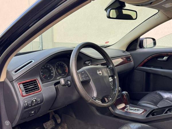 Melns Volvo V70 2008 Viļņa, ar dzinēja tilpumu 3.19 L un nobraukumu 300 tūkst. km par 2150 €, foto 10 vietnē AUTOMOTO.COM.LV