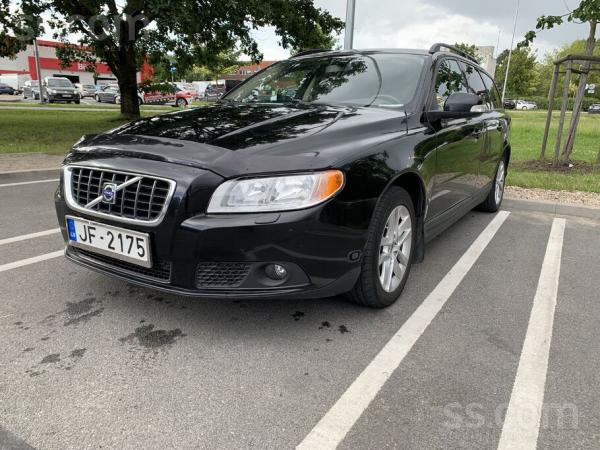 Melns Volvo V70 2008 Rīga, ar dzinēja tilpumu 2.50 L un nobraukumu 267 tūkst. km par 3250 €, foto 1 vietnē AUTOMOTO.COM.LV