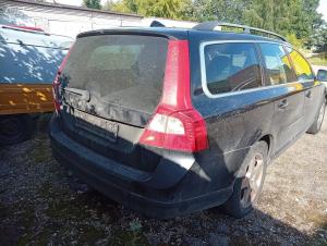 Black Volvo V70 2008 in Vilnius, with an engine capacity of 2.40 L and mileage of 0 thousand km for 2050 €, photo 13 on AUTOMOTO.COM.LV