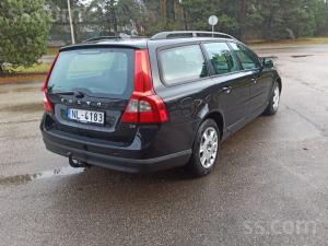 Black Volvo V70 2008 in Jekabpils, with an engine capacity of 2.40 L and mileage of 310 thousand km for 3000 €, photo 5 on AUTOMOTO.COM.LV