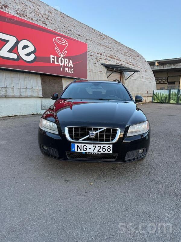 Melns Volvo V70 2008 Rīga, ar dzinēja tilpumu 2.00 L un nobraukumu 298 tūkst. km par 1870 €, foto 2 vietnē AUTOMOTO.COM.LV