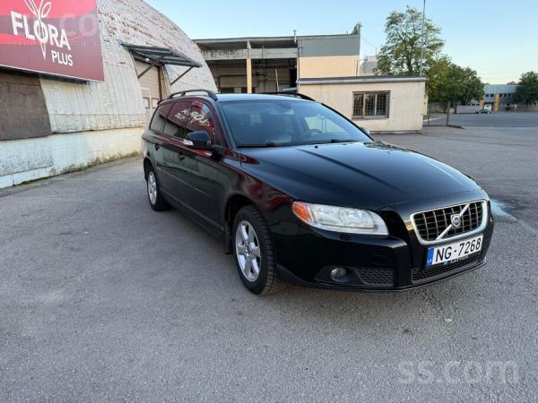 Melns Volvo V70 2008 Rīga, ar dzinēja tilpumu 2.00 L un nobraukumu 298 tūkst. km par 1870 €, foto 3 vietnē AUTOMOTO.COM.LV