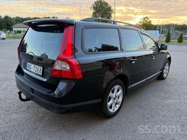 Melns Volvo V70 2008 Rīga, ar dzinēja tilpumu 2.00 L un nobraukumu 298 tūkst. km par 1870 €, foto 4 vietnē AUTOMOTO.COM.LV