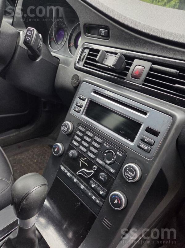 Melns Volvo V70 2008 Rīga, ar dzinēja tilpumu 2.00 L un nobraukumu 298 tūkst. km par 1870 €, foto 10 vietnē AUTOMOTO.COM.LV