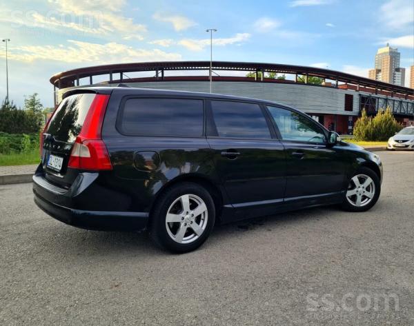 Melns Volvo V70 2008 Daugavpils, ar dzinēja tilpumu 2.40 L un nobraukumu 395 tūkst. km par 2150 €, foto 6 vietnē AUTOMOTO.COM.LV