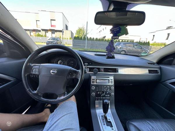 Черный Вольво В70 2008 в Вильнюс, объемом двигателя 2.40 л и пробегом 345 тыс. км за 2950 €, фото 9 на AUTOMOTO.COM.LV