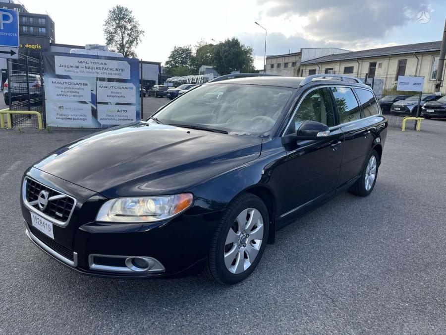 Black Volvo V70 2008 in Vilnius, with an engine capacity of 2.40 L and mileage of 338 thousand km for 2850 €, photo 1 on AUTOMOTO.COM.LV