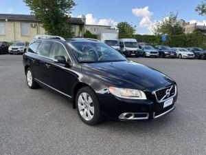 Black Volvo V70 2008 in Vilnius, with an engine capacity of 2.40 L and mileage of 338 thousand km for 2850 €, photo 3 on AUTOMOTO.COM.LV