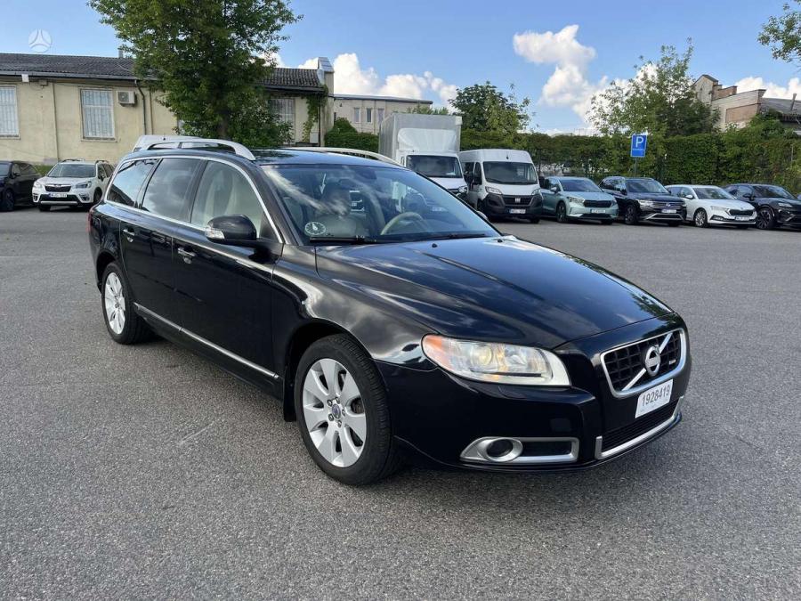 Black Volvo V70 2008 in Vilnius, with an engine capacity of 2.40 L and mileage of 338 thousand km for 2850 €, photo 3 on AUTOMOTO.COM.LV