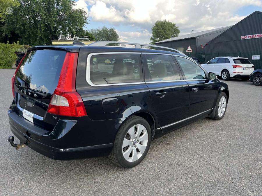 Black Volvo V70 2008 in Vilnius, with an engine capacity of 2.40 L and mileage of 338 thousand km for 2850 €, photo 6 on AUTOMOTO.COM.LV