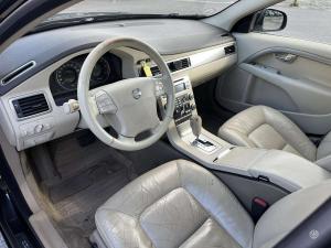 Black Volvo V70 2008 in Vilnius, with an engine capacity of 2.40 L and mileage of 338 thousand km for 2850 €, photo 9 on AUTOMOTO.COM.LV