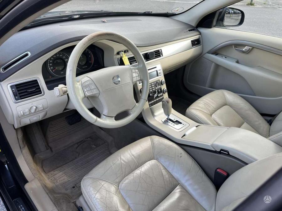 Black Volvo V70 2008 in Vilnius, with an engine capacity of 2.40 L and mileage of 338 thousand km for 2850 €, photo 9 on AUTOMOTO.COM.LV