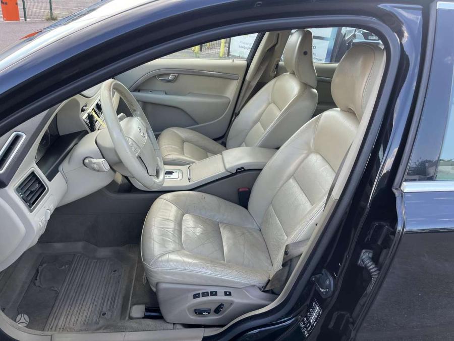 Black Volvo V70 2008 in Vilnius, with an engine capacity of 2.40 L and mileage of 338 thousand km for 2850 €, photo 10 on AUTOMOTO.COM.LV