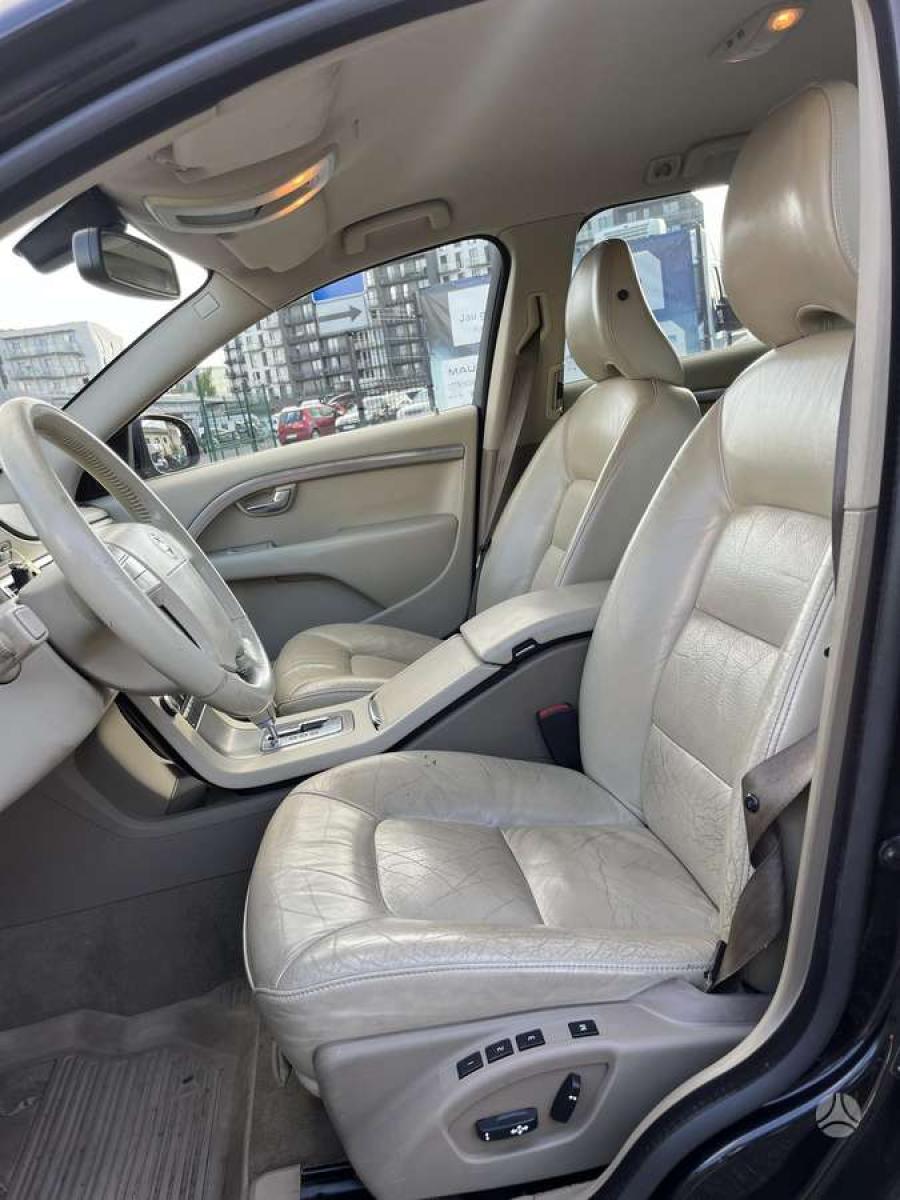 Black Volvo V70 2008 in Vilnius, with an engine capacity of 2.40 L and mileage of 338 thousand km for 2850 €, photo 14 on AUTOMOTO.COM.LV