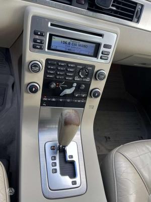 Black Volvo V70 2008 in Vilnius, with an engine capacity of 2.40 L and mileage of 338 thousand km for 2850 €, photo 17 on AUTOMOTO.COM.LV