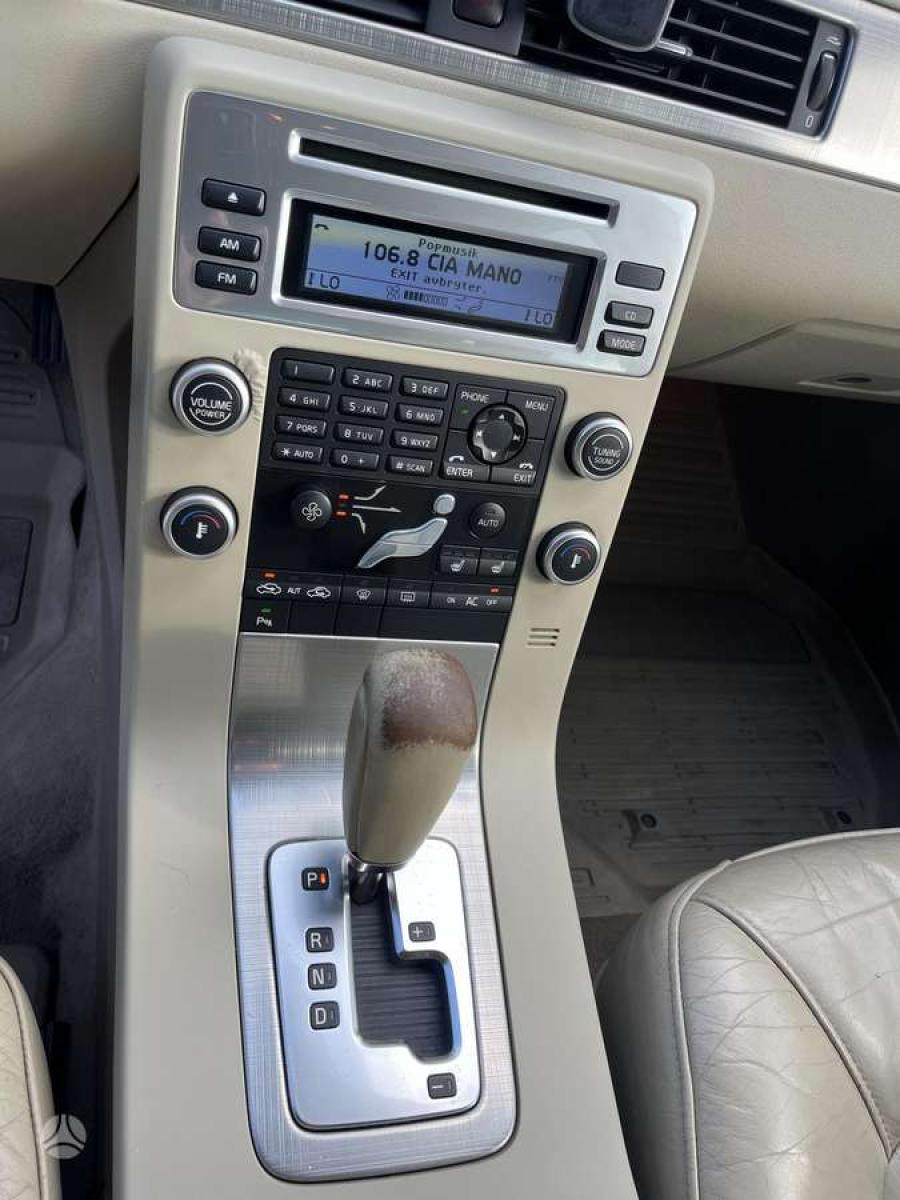 Black Volvo V70 2008 in Vilnius, with an engine capacity of 2.40 L and mileage of 338 thousand km for 2850 €, photo 17 on AUTOMOTO.COM.LV