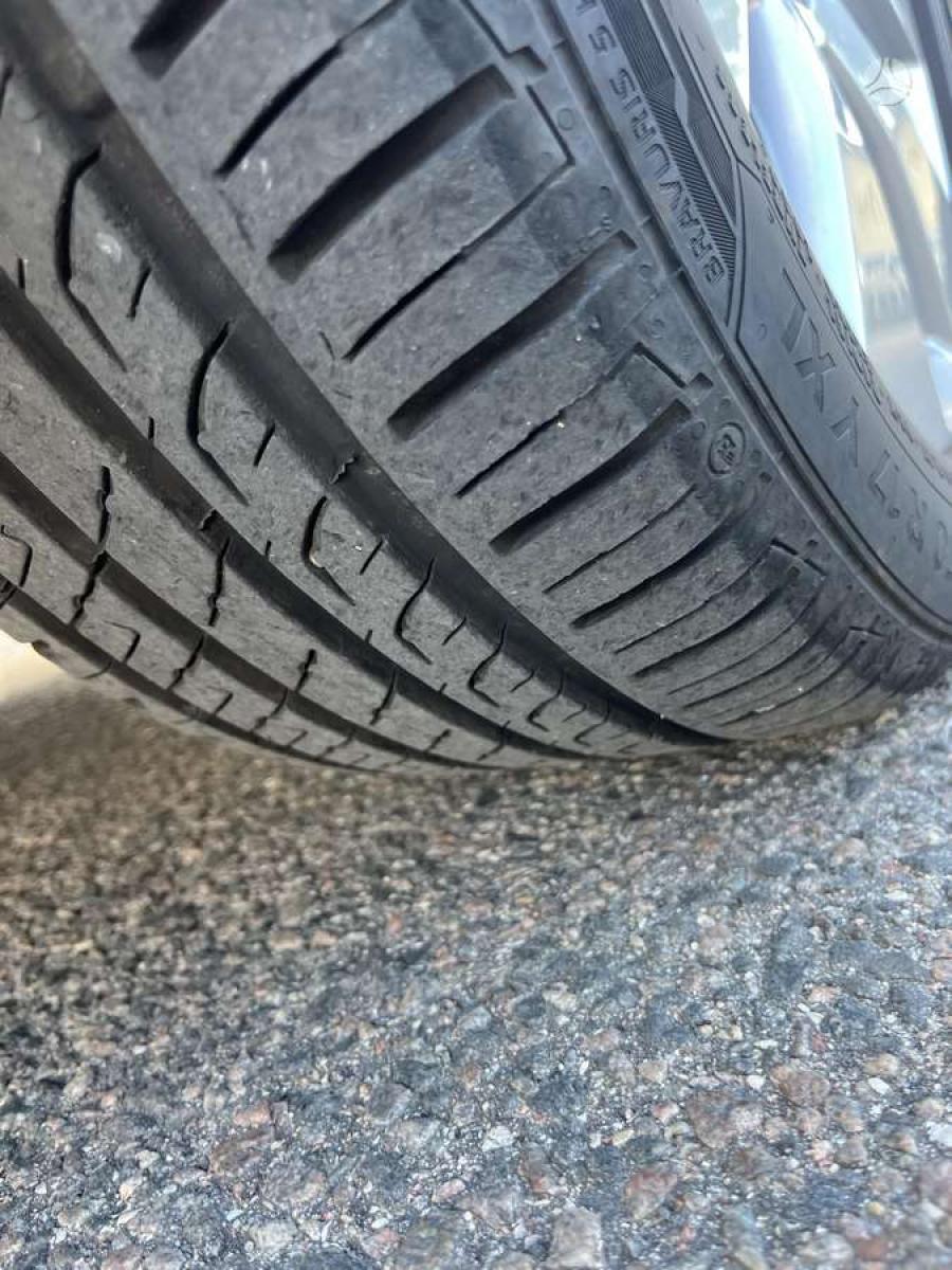 Black Volvo V70 2008 in Vilnius, with an engine capacity of 2.40 L and mileage of 338 thousand km for 2850 €, photo 18 on AUTOMOTO.COM.LV