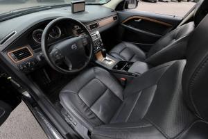 Black Volvo V70 2008 in Jelgava, with an engine capacity of 2.40 L and mileage of 284 thousand km for 5650 €, photo 9 on AUTOMOTO.COM.LV
