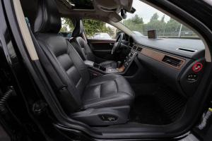 Black Volvo V70 2008 in Jelgava, with an engine capacity of 2.40 L and mileage of 284 thousand km for 5650 €, photo 13 on AUTOMOTO.COM.LV