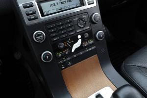 Black Volvo V70 2008 in Jelgava, with an engine capacity of 2.40 L and mileage of 284 thousand km for 5650 €, photo 19 on AUTOMOTO.COM.LV