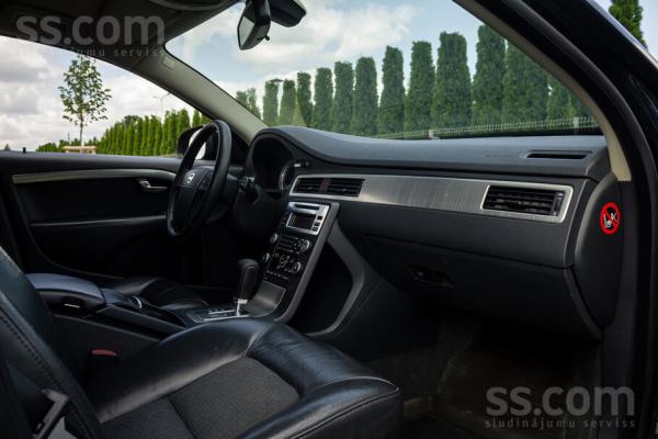 Black Volvo V70 2008 in Jelgava, with an engine capacity of 2.40 L and mileage of 400 thousand km for 2400 €, photo 7 on AUTOMOTO.COM.LV
