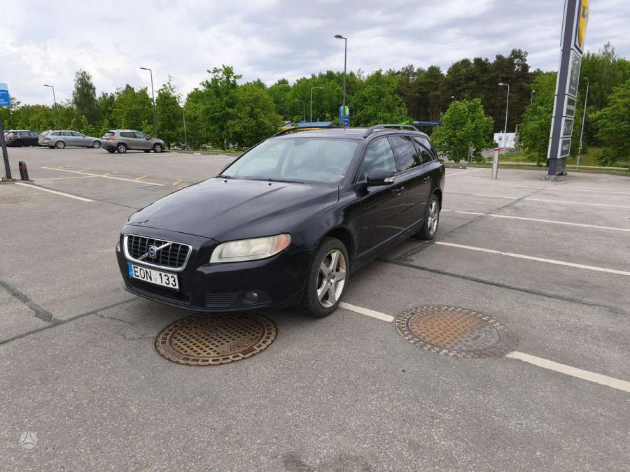 Black Volvo V70 2008 in Vilnius, with an engine capacity of 2.40 L and mileage of 400 thousand km for 2100 €, photo 4 on AUTOMOTO.COM.LV