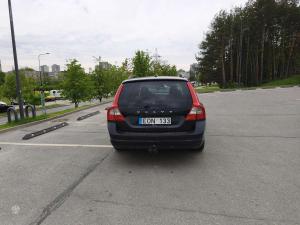 Black Volvo V70 2008 in Vilnius, with an engine capacity of 2.40 L and mileage of 400 thousand km for 2100 €, photo 5 on AUTOMOTO.COM.LV