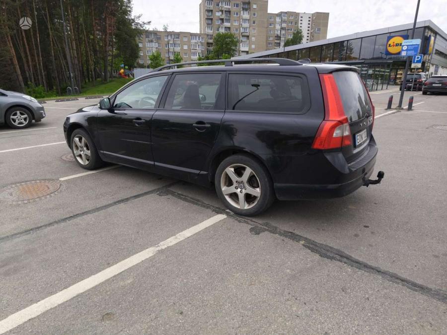 Black Volvo V70 2008 in Vilnius, with an engine capacity of 2.40 L and mileage of 400 thousand km for 2100 €, photo 7 on AUTOMOTO.COM.LV