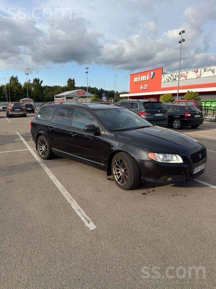 Melns Volvo V70 2008 Ogre, ar dzinēja tilpumu 2.40 L un nobraukumu 265 tūkst. km par 4301 €, foto 1 vietnē AUTOMOTO.COM.LV