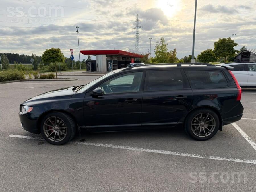 Melns Volvo V70 2008 Ogre, ar dzinēja tilpumu 2.40 L un nobraukumu 265 tūkst. km par 4301 €, foto 7 vietnē AUTOMOTO.COM.LV