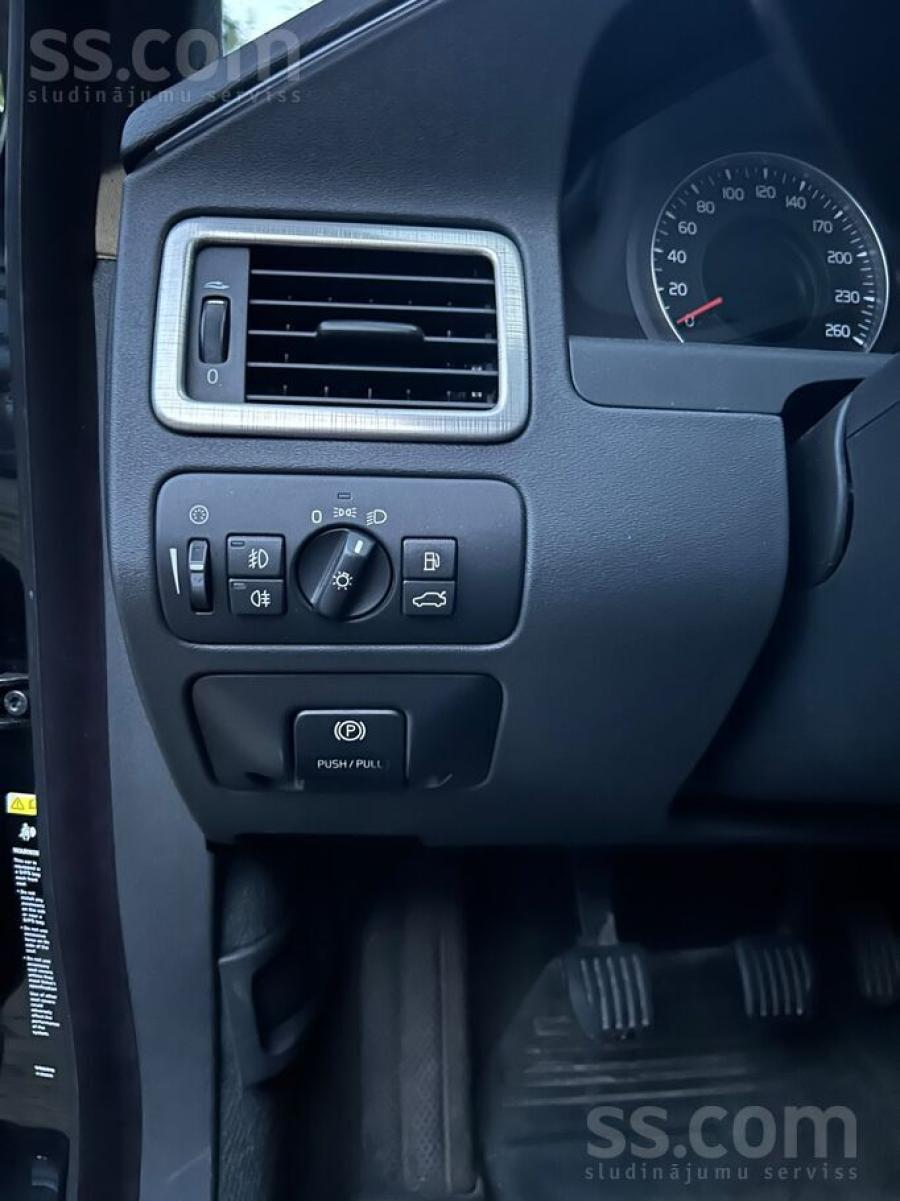 Melns Volvo V70 2008 Ogre, ar dzinēja tilpumu 2.40 L un nobraukumu 265 tūkst. km par 4301 €, foto 11 vietnē AUTOMOTO.COM.LV