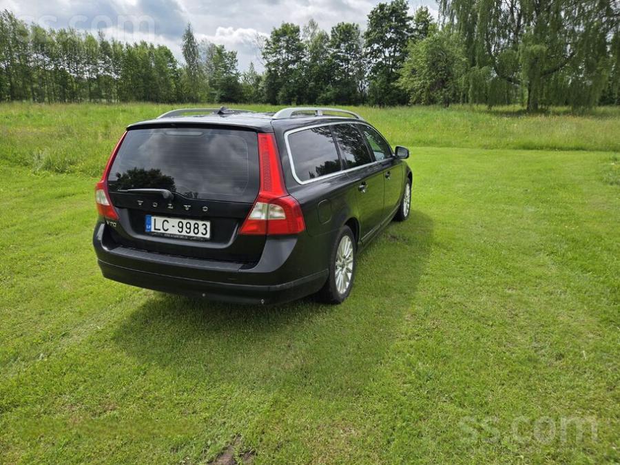 Melns Volvo V70 2008 Valmiera, ar dzinēja tilpumu 2.40 L un nobraukumu 342 tūkst. km par 3500 €, foto 4 vietnē AUTOMOTO.COM.LV