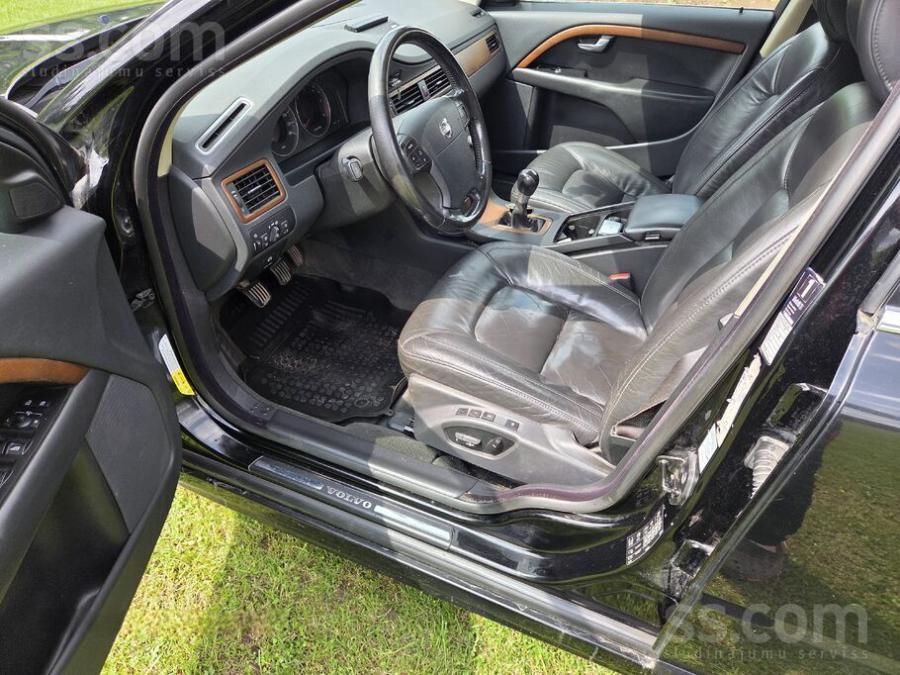 Melns Volvo V70 2008 Valmiera, ar dzinēja tilpumu 2.40 L un nobraukumu 342 tūkst. km par 3500 €, foto 6 vietnē AUTOMOTO.COM.LV